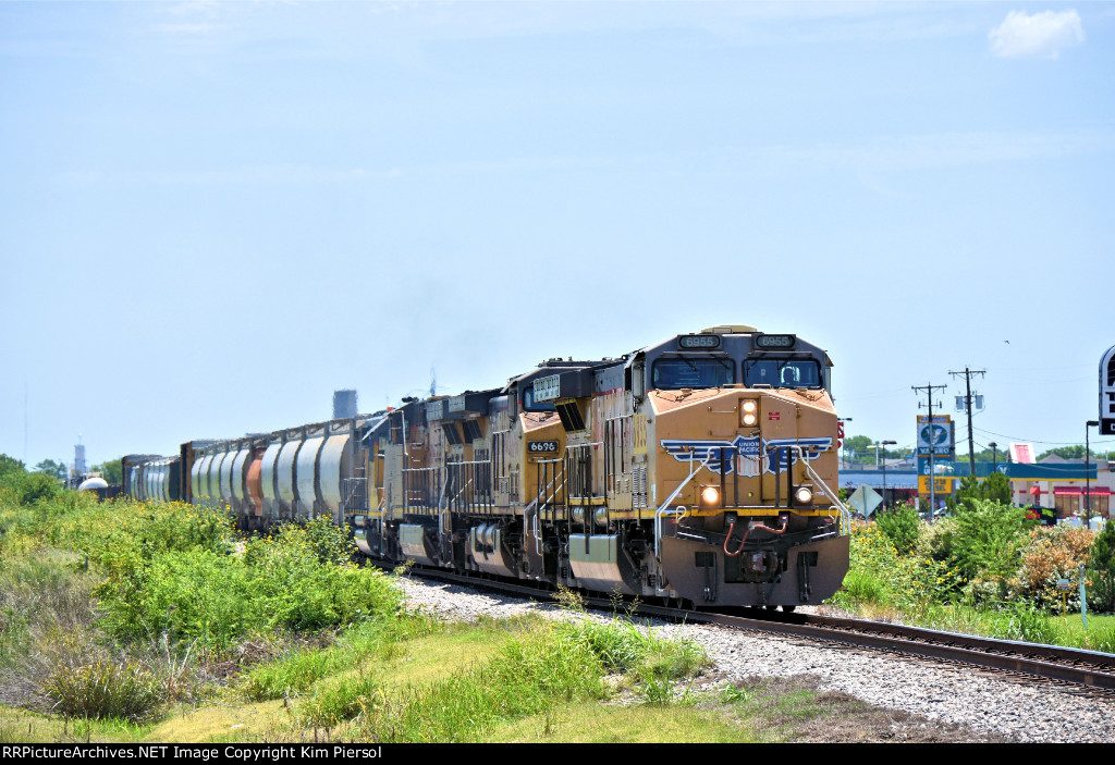 UP 6955 NB UP Duncan Sub